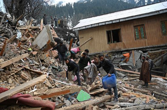 People Salvage Belongings Residential House Which Editorial Stock Photo ...