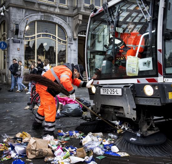Amsterdam Garbage Collectors Cleaning Center Amsterdam Editorial Stock ...