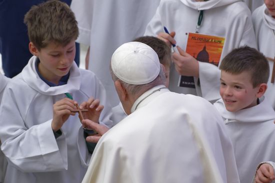 Pope Francis Blesses Crux Altar Boy Editorial Stock Photo - Stock Image ...