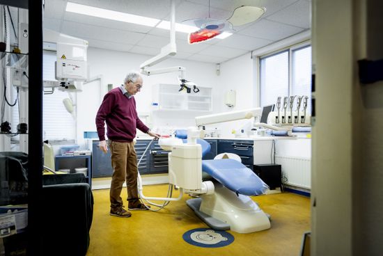 Deventer Practice Retired Dentist Who Donates Editorial Stock Photo ...