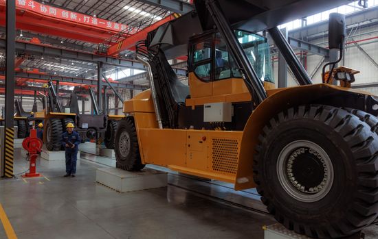Employee Work Xuzhou Xcmg Port Machinery Editorial Stock Photo - Stock ...