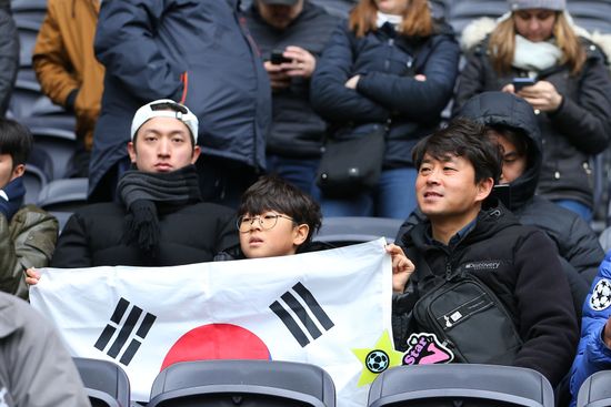 Korean Tottenham Hotspur Fans Son Heungmin Editorial Stock Photo ...