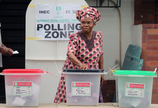 Woman Casts Her Ballot Polling Station Editorial Stock Photo - Stock ...