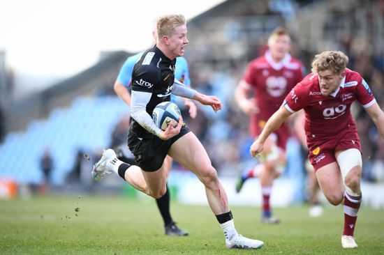 Josh Hodge Exeter Chiefs Carries Editorial Stock Photo - Stock Image ...