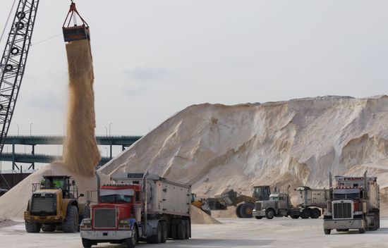 Crews Eastern Salt Transfer 60000 Tons Editorial Stock Photo - Stock ...
