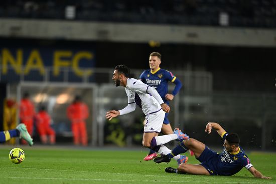 Nicolas Gonzalez Fiorentina Davide Faraoni Hellas Editorial Stock Photo ...