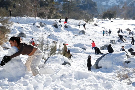 Daisy Mendez Makes Snowman Mount Baldy Editorial Stock Photo - Stock ...