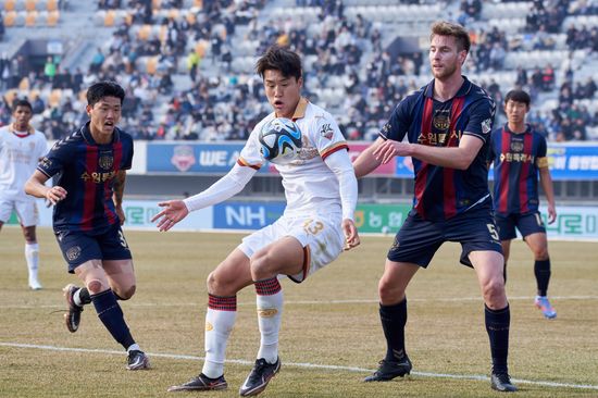 Lee Hojae Pohang Steelers Competes Ball Editorial Stock Photo - Stock ...