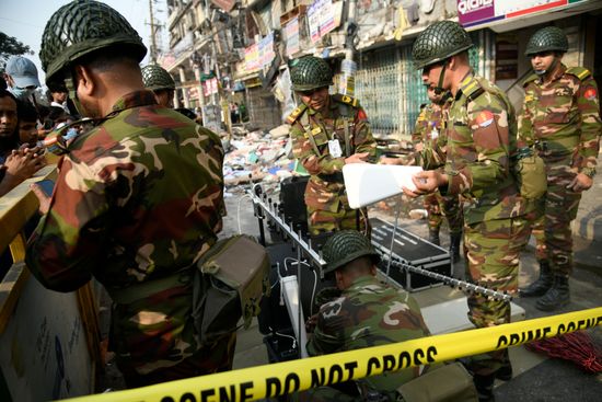 Army Explosive Experts Inspect Blast Scene Editorial Stock Photo ...