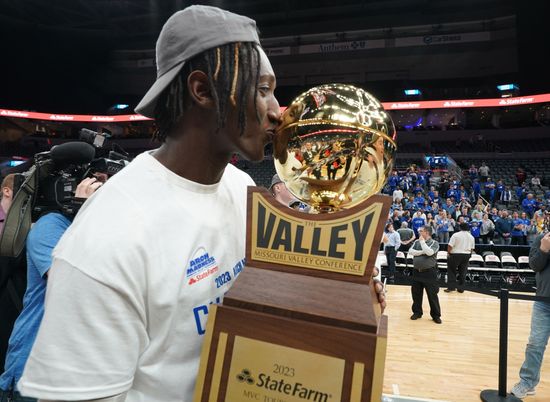 Drake Bulldogs Issa Samake Kisses Missouri Editorial Stock Photo ...