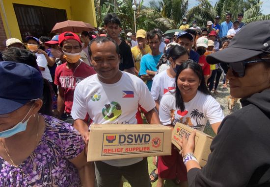 Filipino Villagers Receive Boxes Relief Goods Editorial Stock Photo ...