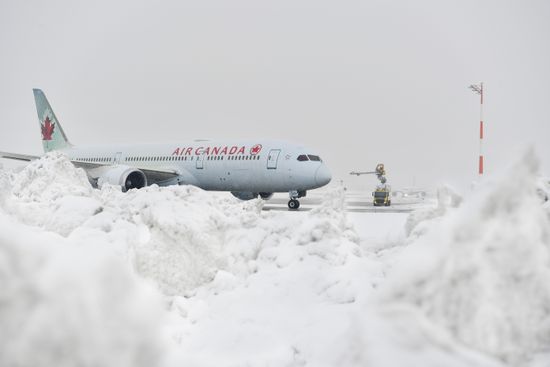 Air Canada Winter Snow Boeing B7879 Editorial Stock Photo - Stock Image ...