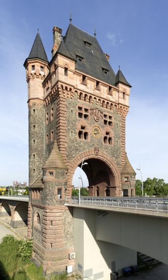 Tower Bridge Gate On West Side Editorial Stock Photo - Stock Image ...