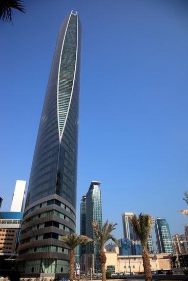 Qatar Gas Skyscraper Navigation Tower Doha Editorial Stock Photo ...