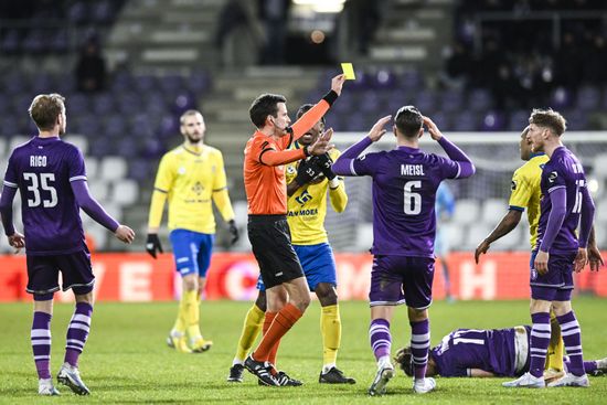 Beverens Everton Luiz Receives Yellow Card Editorial Stock Photo ...