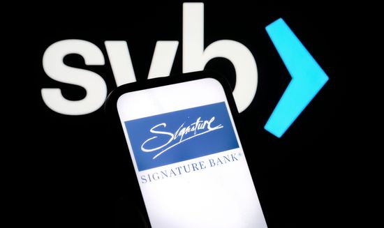 Signature Bank Logo Seen This Photo Editorial Stock Photo - Stock Image ...