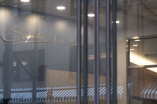 Signature Bank Branch Stands Manhattan On Editorial Stock Photo - Stock ...