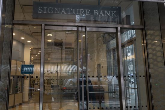 Signature Bank Branch Stands Manhattan On Editorial Stock Photo - Stock ...