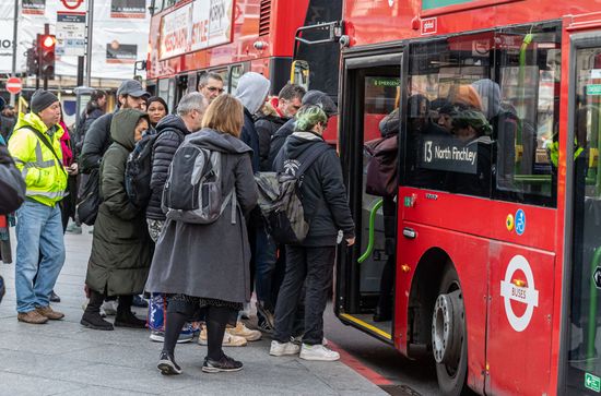 Large Queues Victoria Bus Station London Editorial Stock Photo - Stock ...