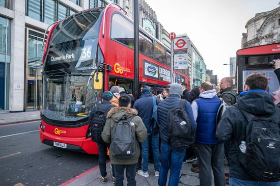 Large Queues Victoria Bus Station London Editorial Stock Photo - Stock ...