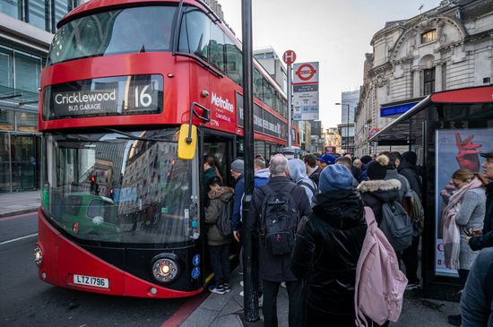 Large Queues Victoria Bus Station London Editorial Stock Photo - Stock ...