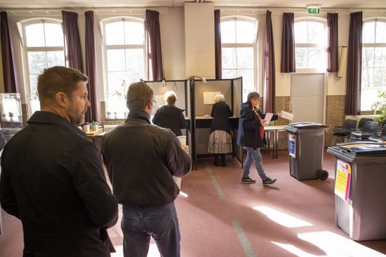 Witharen Voters Waiting Line Polling Station Editorial Stock Photo ...