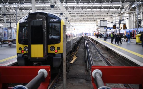 Train Waterloo Station London Britain 16 Editorial Stock Photo - Stock ...
