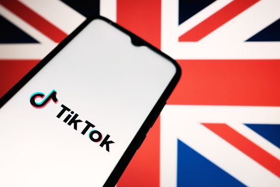 This Photo Illustration Tiktok Logo Seen - Foto de stock de contenido editorial: imagen de stock ...