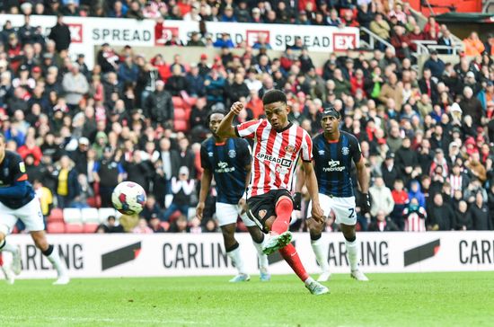 Abdoullah Ba Sunderland Scores Goal Penalty Editorial Stock Photo ...