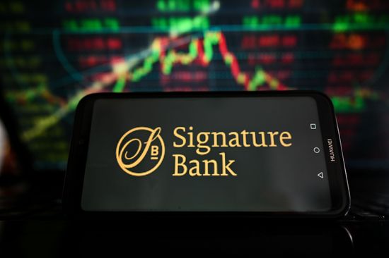 This Photo Illustration Signature Bank Logo Editorial Stock Photo ...