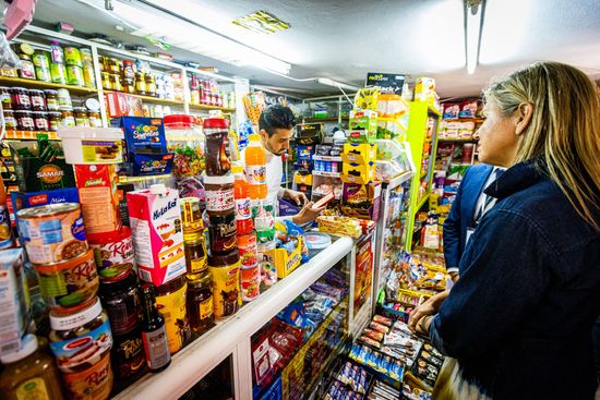 Visit Shop Chiari Shop Queen Visits Editorial Stock Photo - Stock Image ...