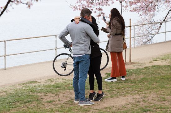 Woman Accepts Marriage Proposal Tidal Basin Editorial Stock Photo ...