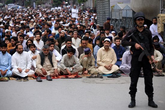 Pakistani Security Official Stands Guard Muslims Editorial Stock Photo ...