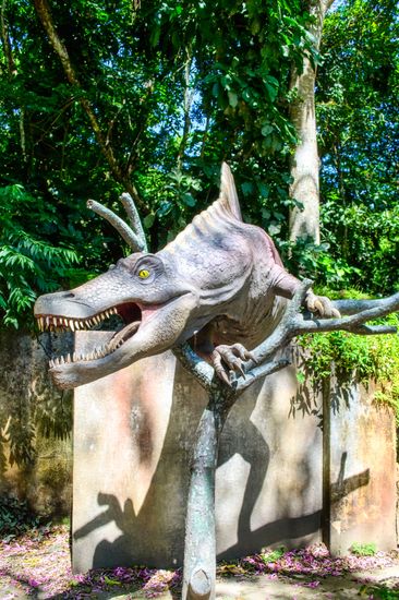 Lifesize Reproduction Dinosaur Located Amid Forest Editorial Stock ...