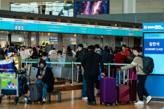 Passengers Luggages Wait Checkin Korean Air Editorial Stock Photo ...