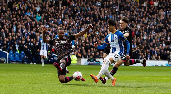 Ethan Pinnock Brentford Blocks Kaoru Mitoma Editorial Stock Photo ...