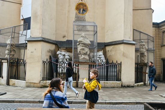Fencing Wrapping Protect Statues Around This Editorial Stock Photo ...