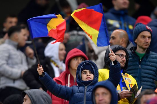 Romanian Fans Action During Uefa Euro - Foto de stock de contenido ...