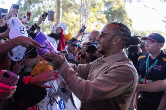 Sir Lewis Hamilton Signing Autographs Melbourne Editorial Stock Photo ...