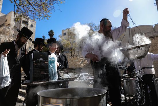 Ultraorthodox Jews Clean Their Dishes Passover Editorial Stock Photo ...
