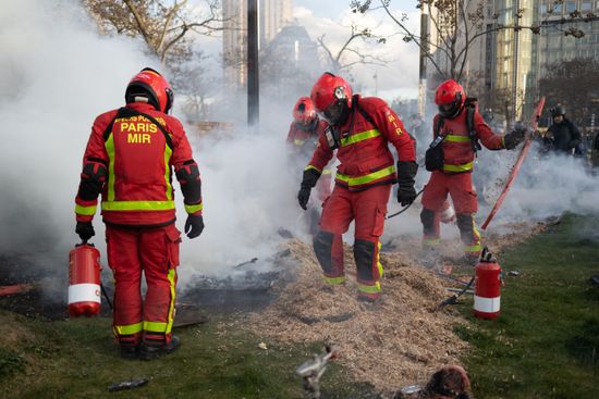 Firefighters Extinguish Burning Barricade On Place Editorial Stock ...