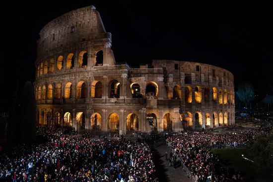 Thousands Faithful Wait Outside Roman Colosseum Editorial Stock Photo ...