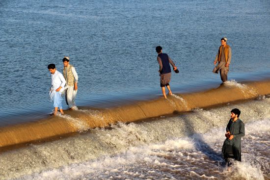 People Visit Dahla Dam Kandahar Afghanistan Editorial Stock Photo ...