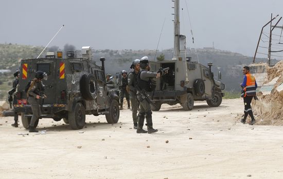 Israeli Soldier Points His Gun Palestinian Editorial Stock Photo ...