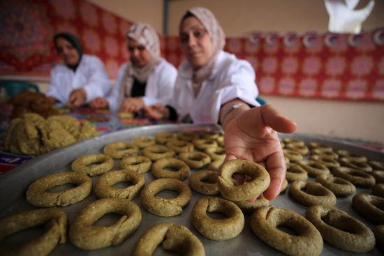 Palestinian Women Make Traditional Datefilled Cookies Editorial Stock ...