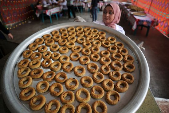Palestinian Women Make Traditional Datefilled Cookies Editorial Stock ...