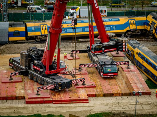 Two Mammoth Cranes Ready Salvage Train Editorial Stock Photo - Stock ...