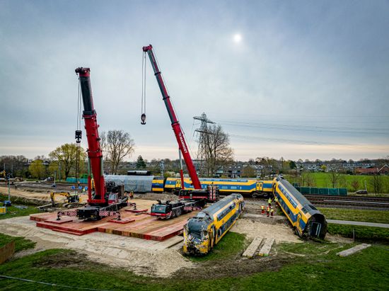 Two Mammoth Cranes Ready Salvage Train Editorial Stock Photo - Stock ...