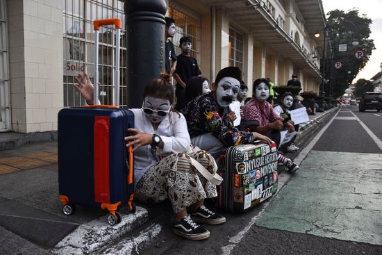 Number Indonesian Mime Artists Imajimimethheatre Indonesia Editorial ...