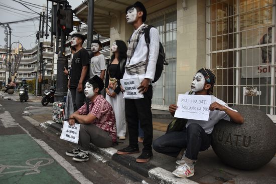 Number Indonesian Mime Artists Imajimimethheatre Indonesia Editorial ...